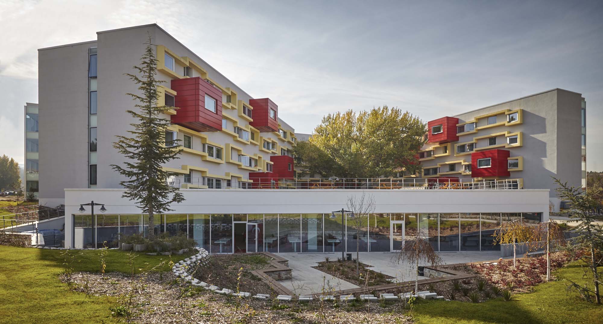 Orta Doğu Teknik Üniversitesi Lisans Öğrencileri Yurt Binası - Arkitera Orta Doğu Teknik Üniversitesi Lisans Öğrencileri Yurt Binası - Arkitera