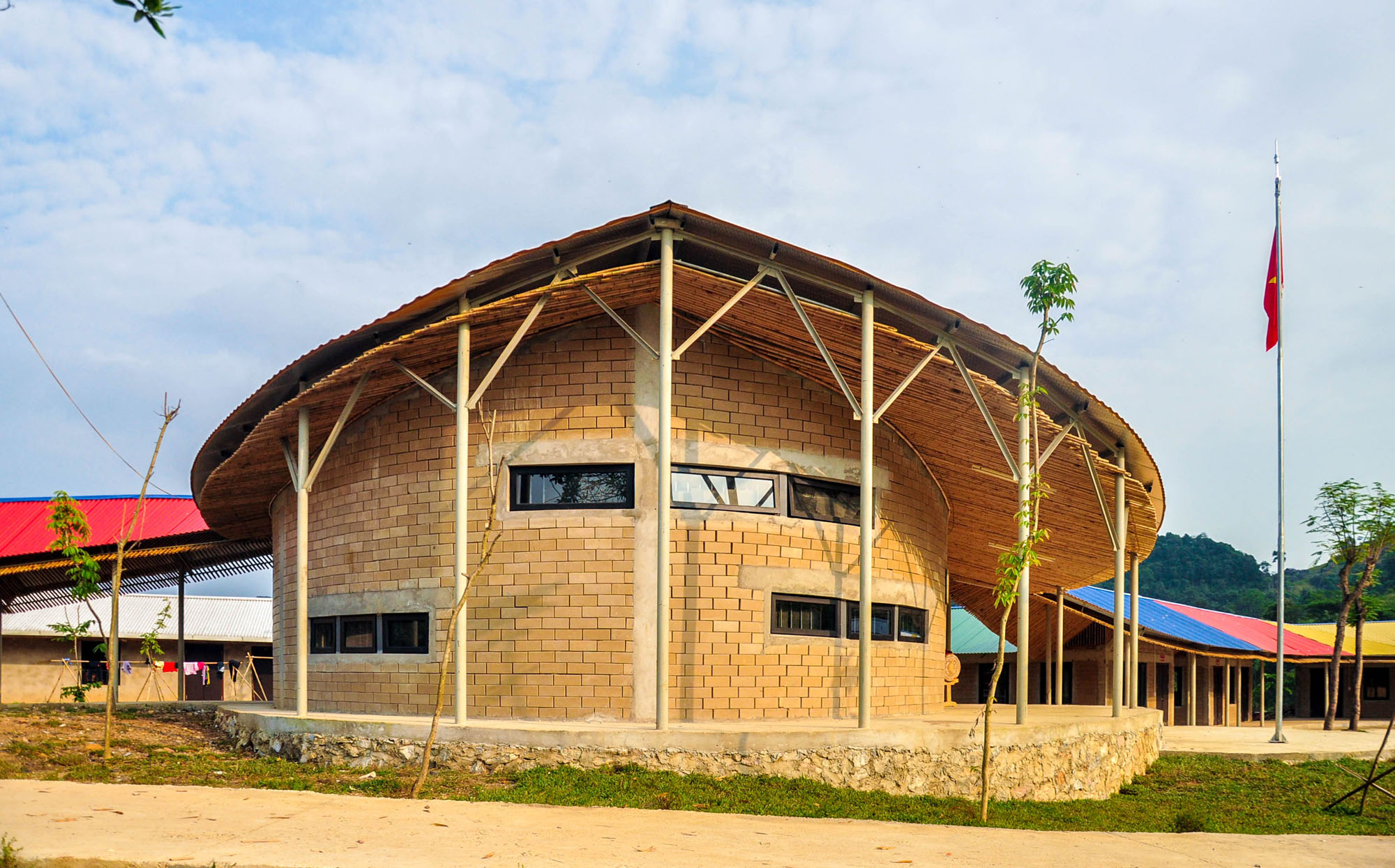 Orman Çiçeği: Lung Luong Köyü İlkokulu - Arkitera
