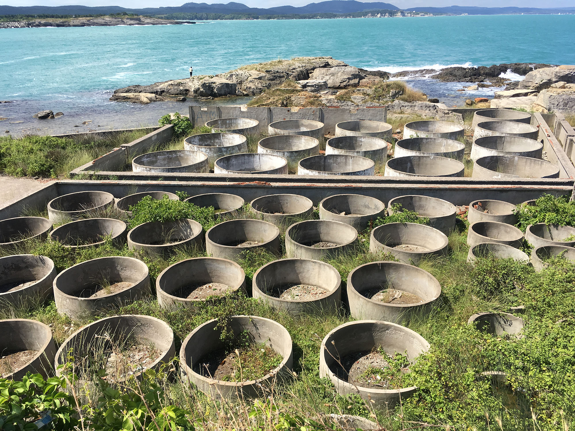 Pembe Kayalar’ın Beton Büzleri: Bir Balık Üretim Çiftliği - Arkitera