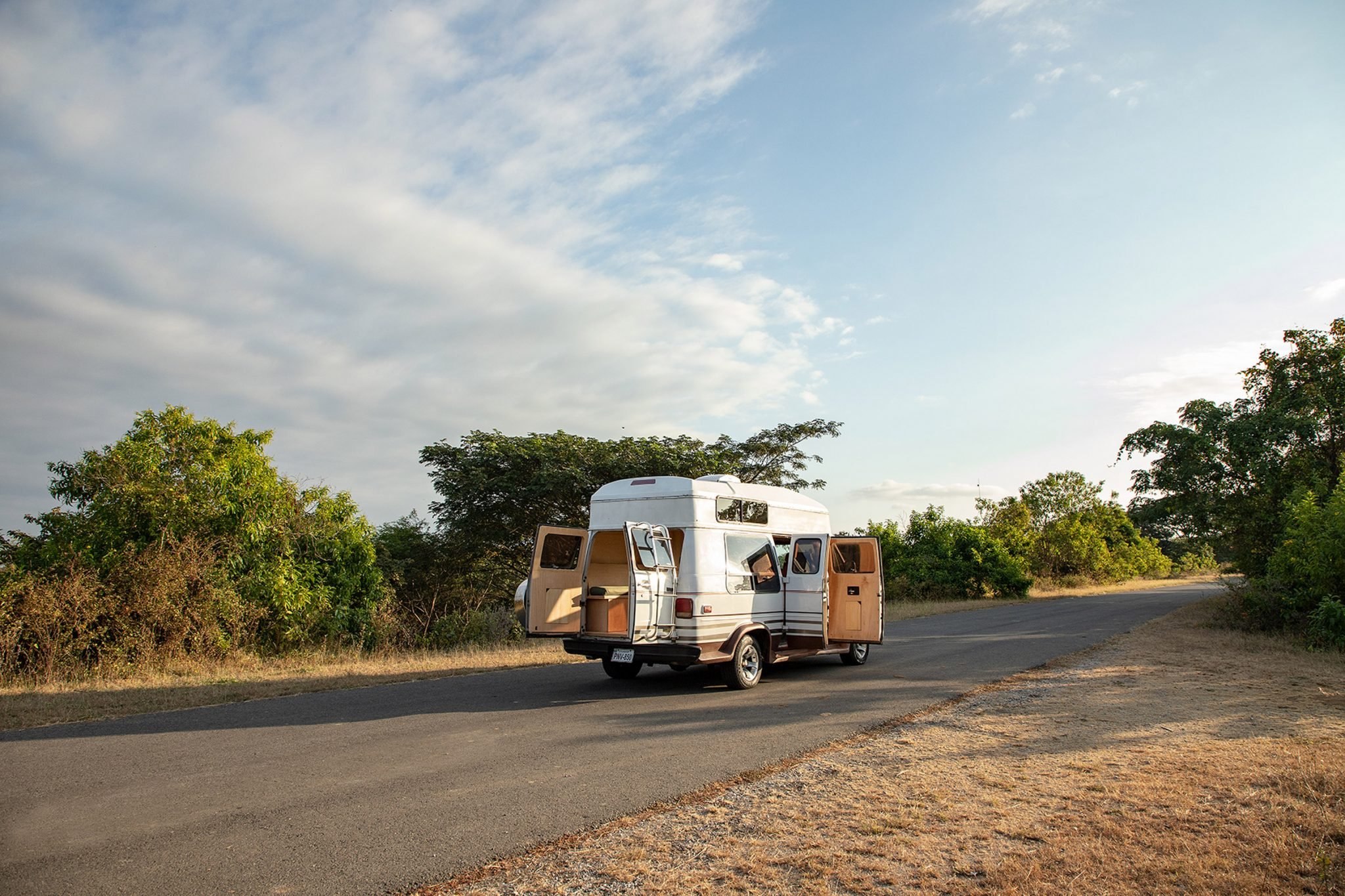 Bir 90'lar Kamyoneti Ekvadorlu Çift İçin Mobil Eve Dönüştürüldü - Arkitera