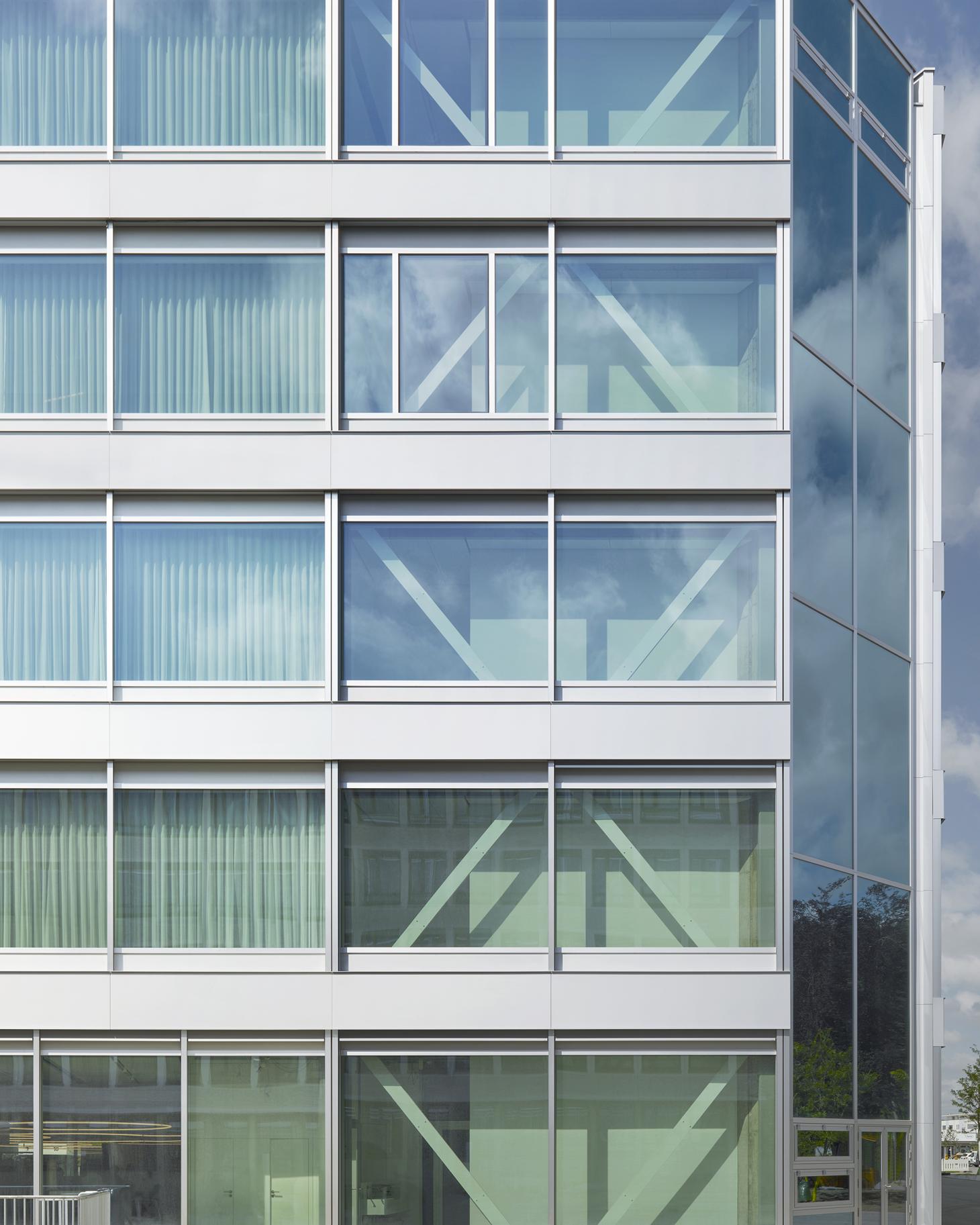 New Ways of Working: Roche Multifunctional Workspace Building - Arkitera