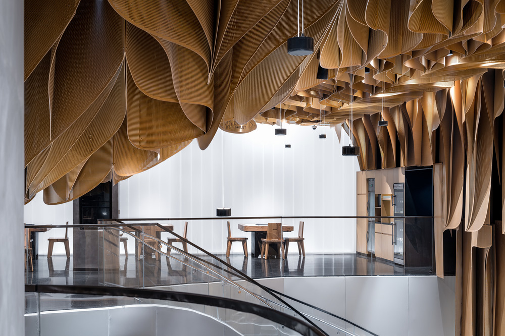 Restoran İç Mekanında Heykelsi Tavan Tasarımı - Arkitera