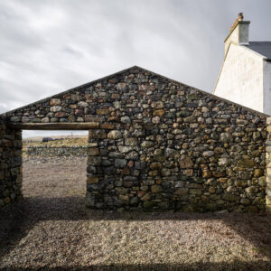 Ahır Kalıntılarından Yükselen Konut: Mannal House - Arkitera