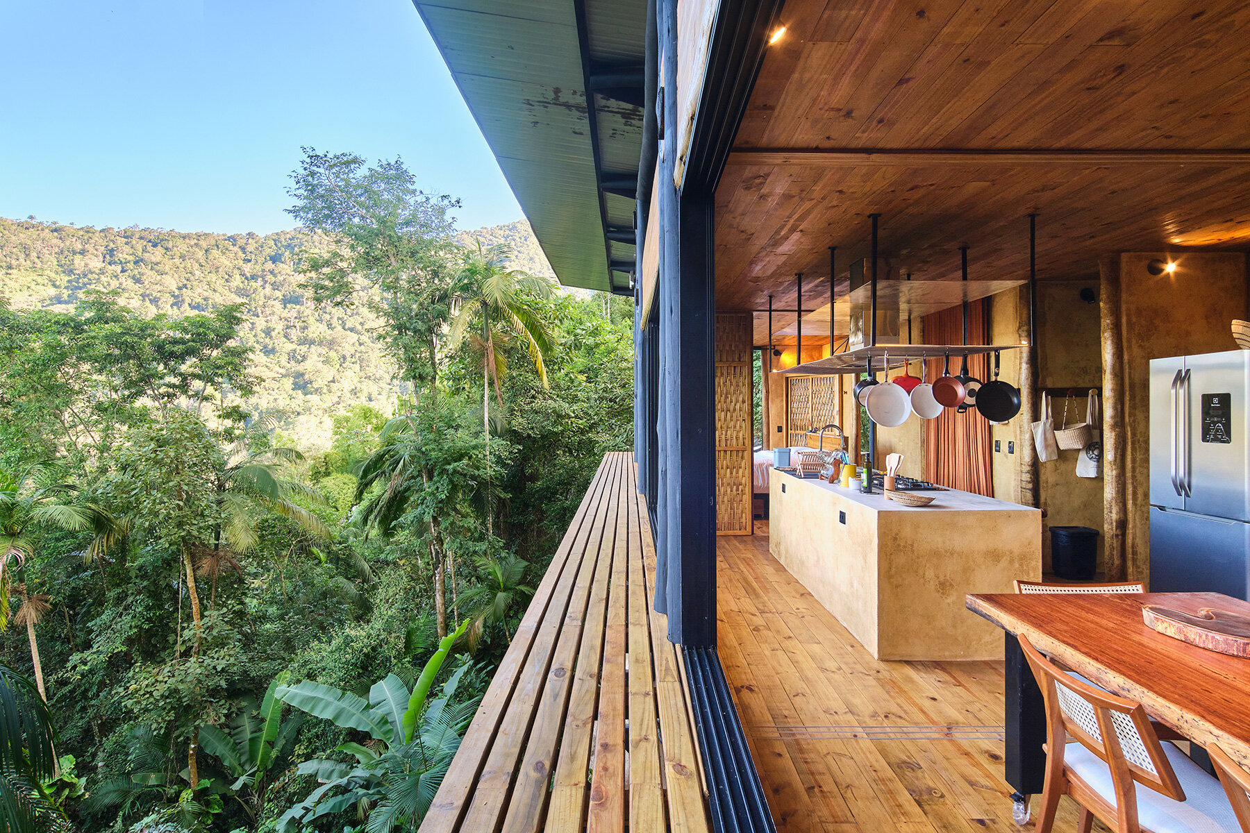 Ana Malzemesi Okaliptüs Ağacı Olan Bir Ev: Casa Agüé - Arkitera