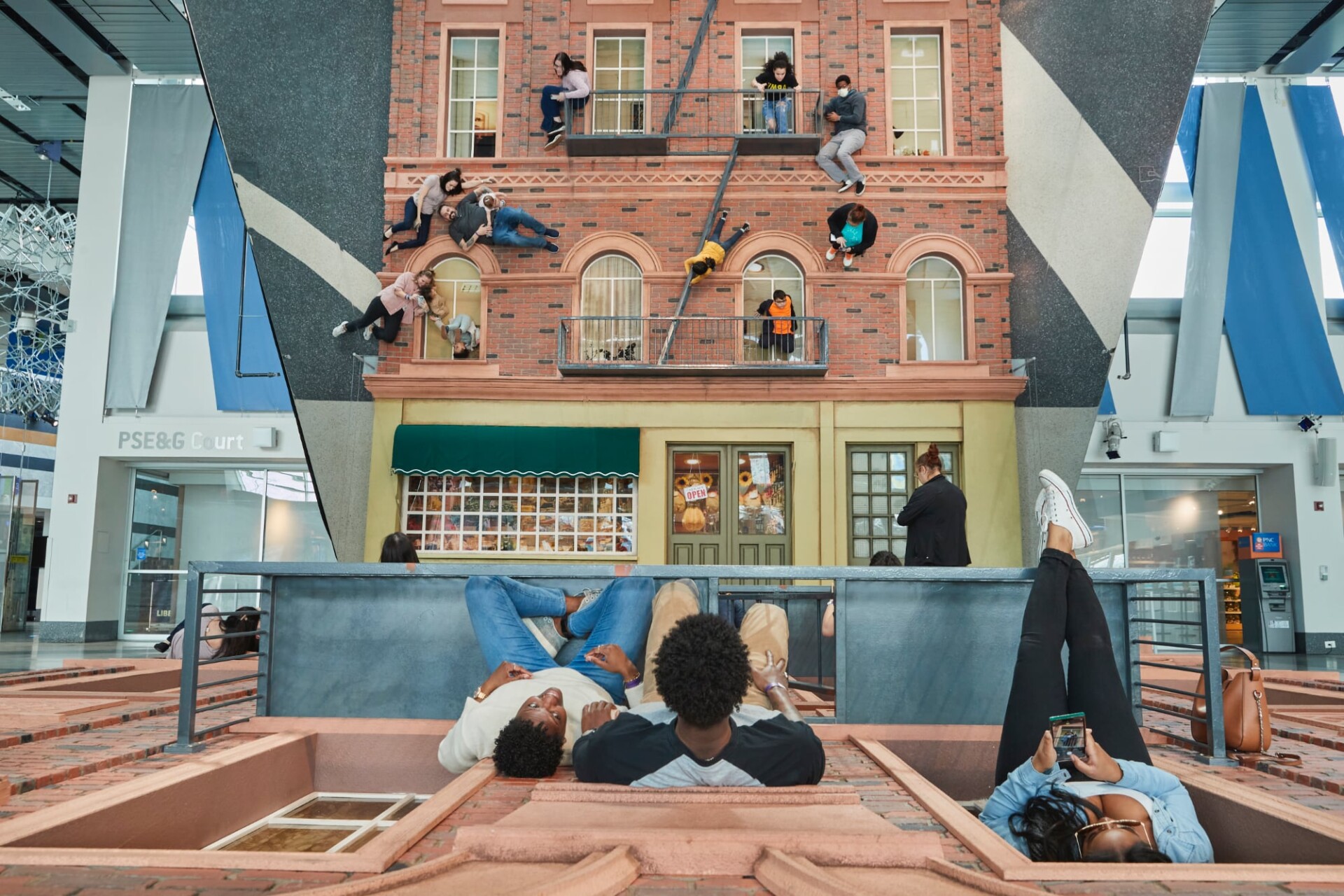 Kavramsal Sanatçı Leandro Erlich’den Yeni Bir Enstalasyon: Bâtiment ...