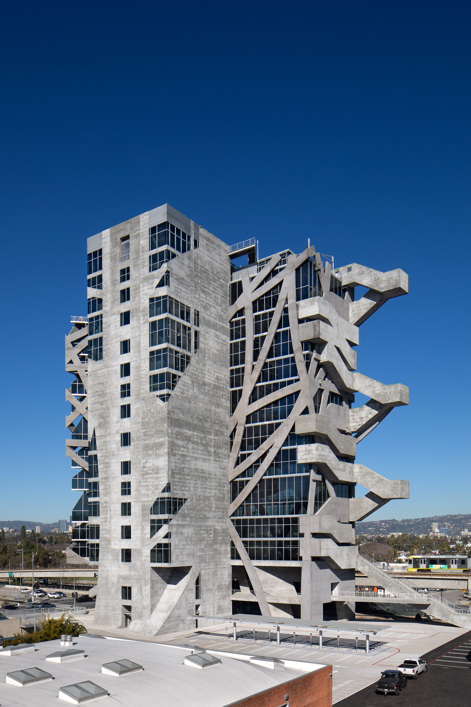 "Ebedi" Bir Yaşam Döngüsüne Sahip (W)rapper Tower - Arkitera