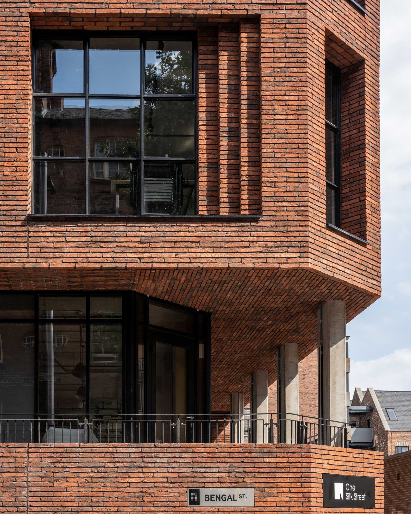 One Silk Street - Arkitera