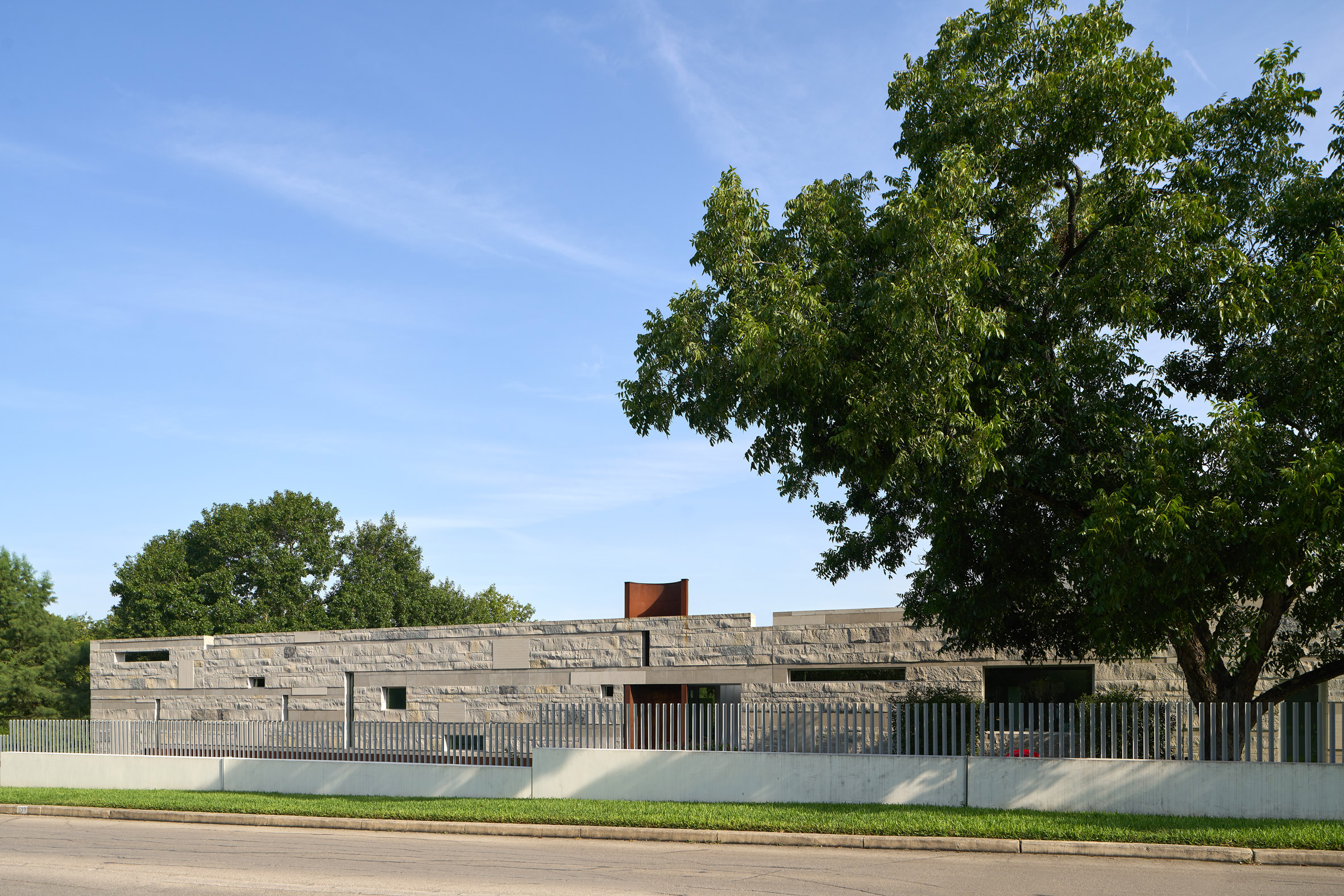Teksas'ın Güneyinde Üçgen Şekilli Bir Konut Projesi: Casa Escuda - Arkitera