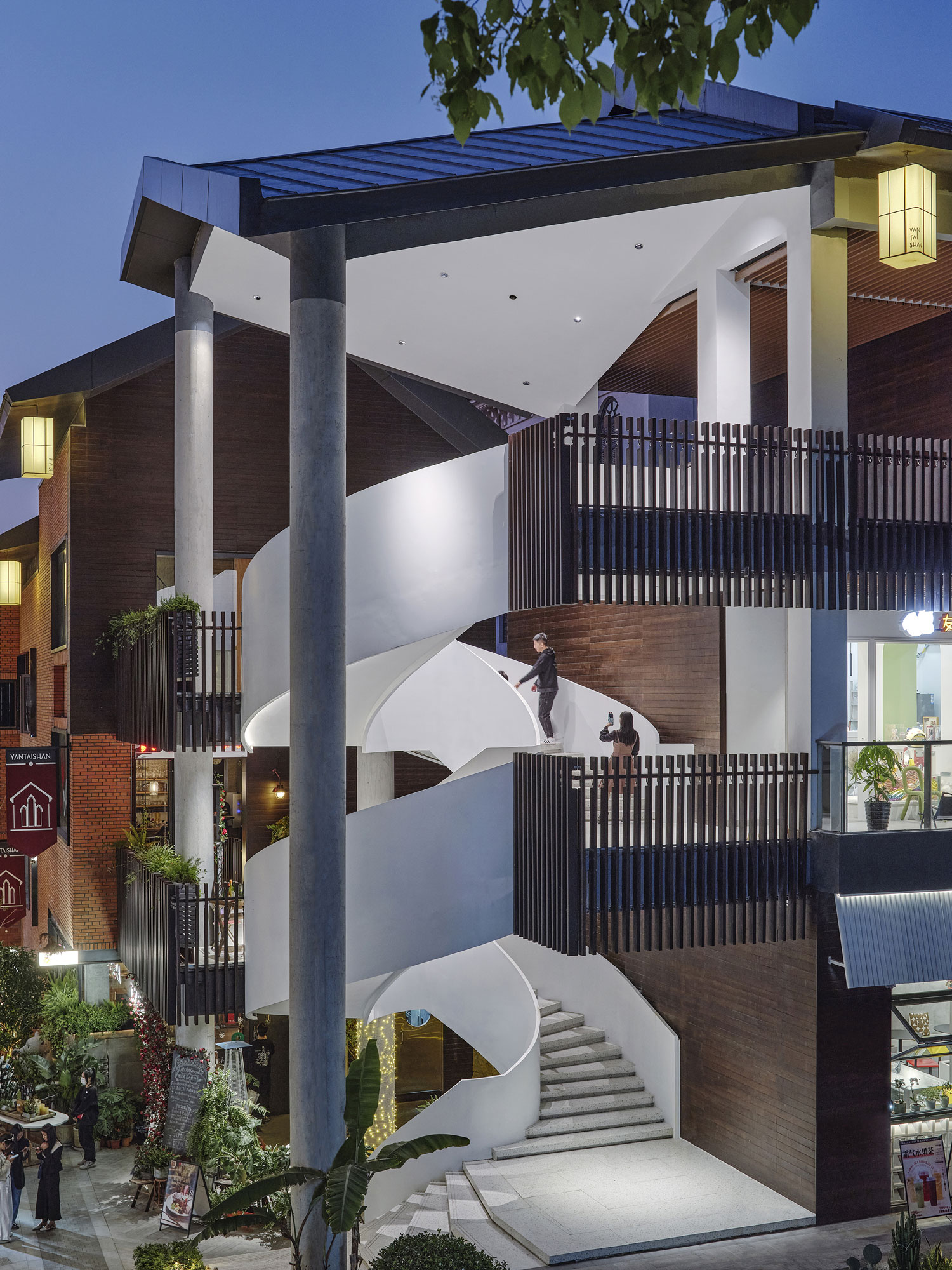 Yantai Mountain Commercial Streetscape Design - Arkitera