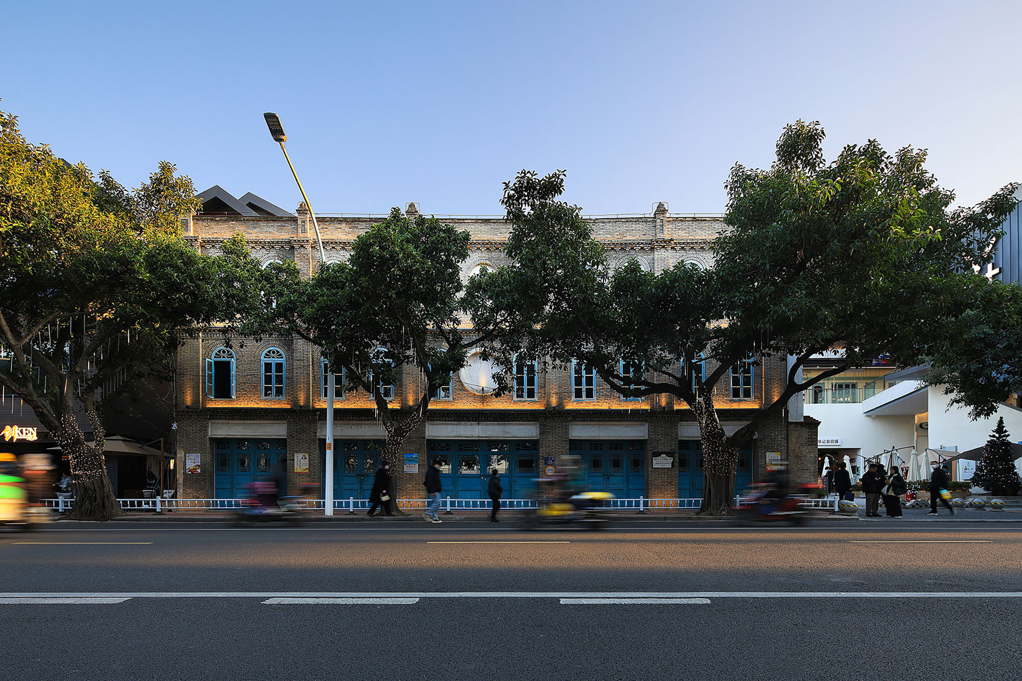 Yantai Mountain Commercial Streetscape Design - Arkitera