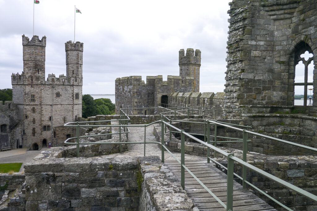 King’s Gate Caernarfon Castle - Arkitera