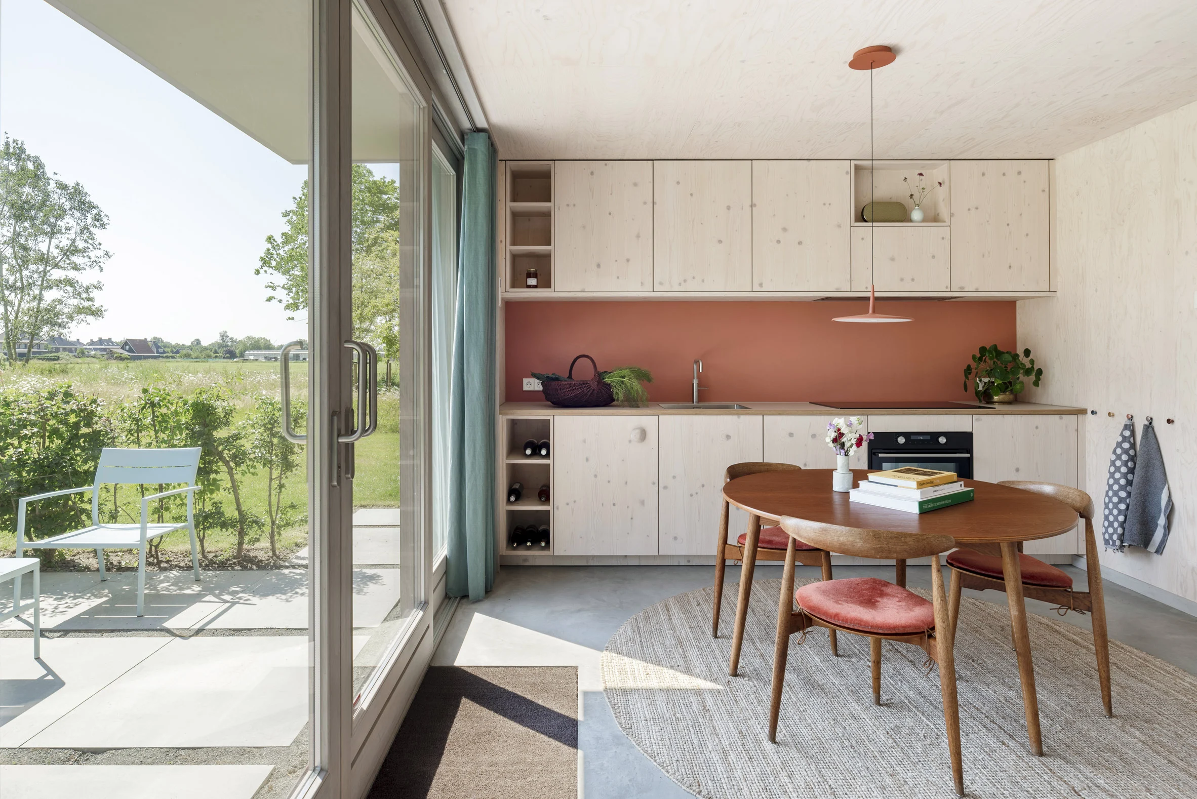 Hollanda'daki Kil Cepheli Prefabrike Stüdyo Kulübesi - Arkitera