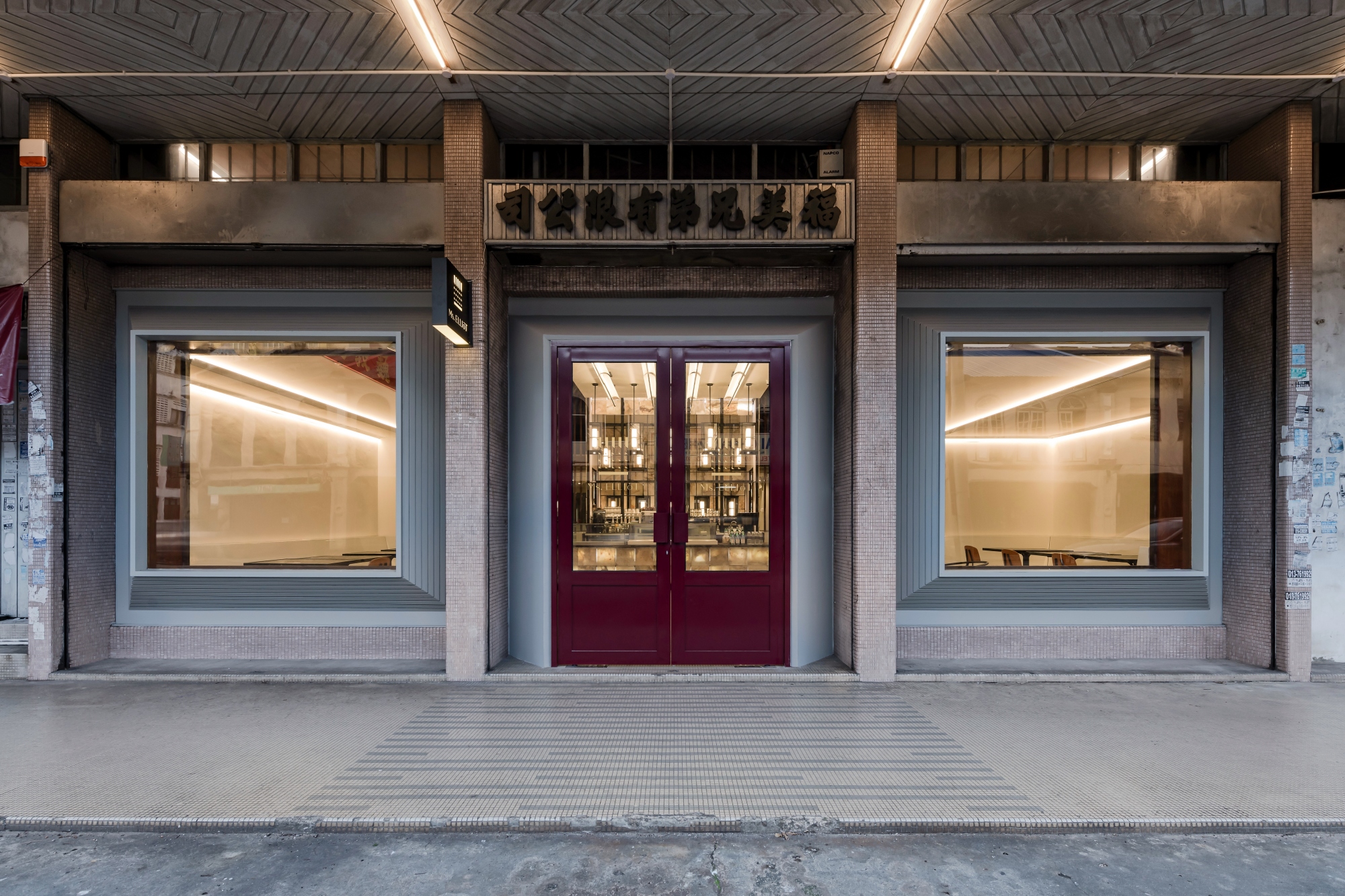 Ms. Elliot at Hock Bee - JUJURWORK - Arkitera