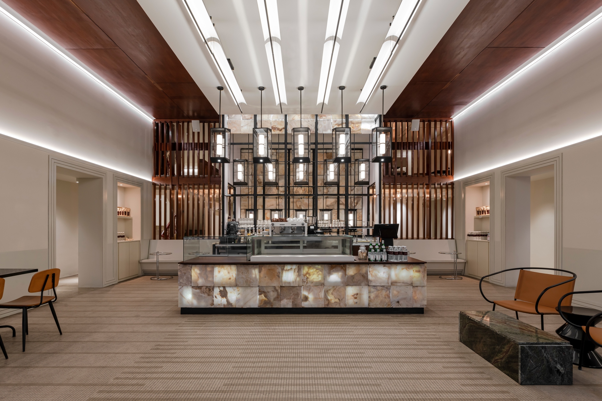 Ms. Elliot at Hock Bee - JUJURWORK - Arkitera