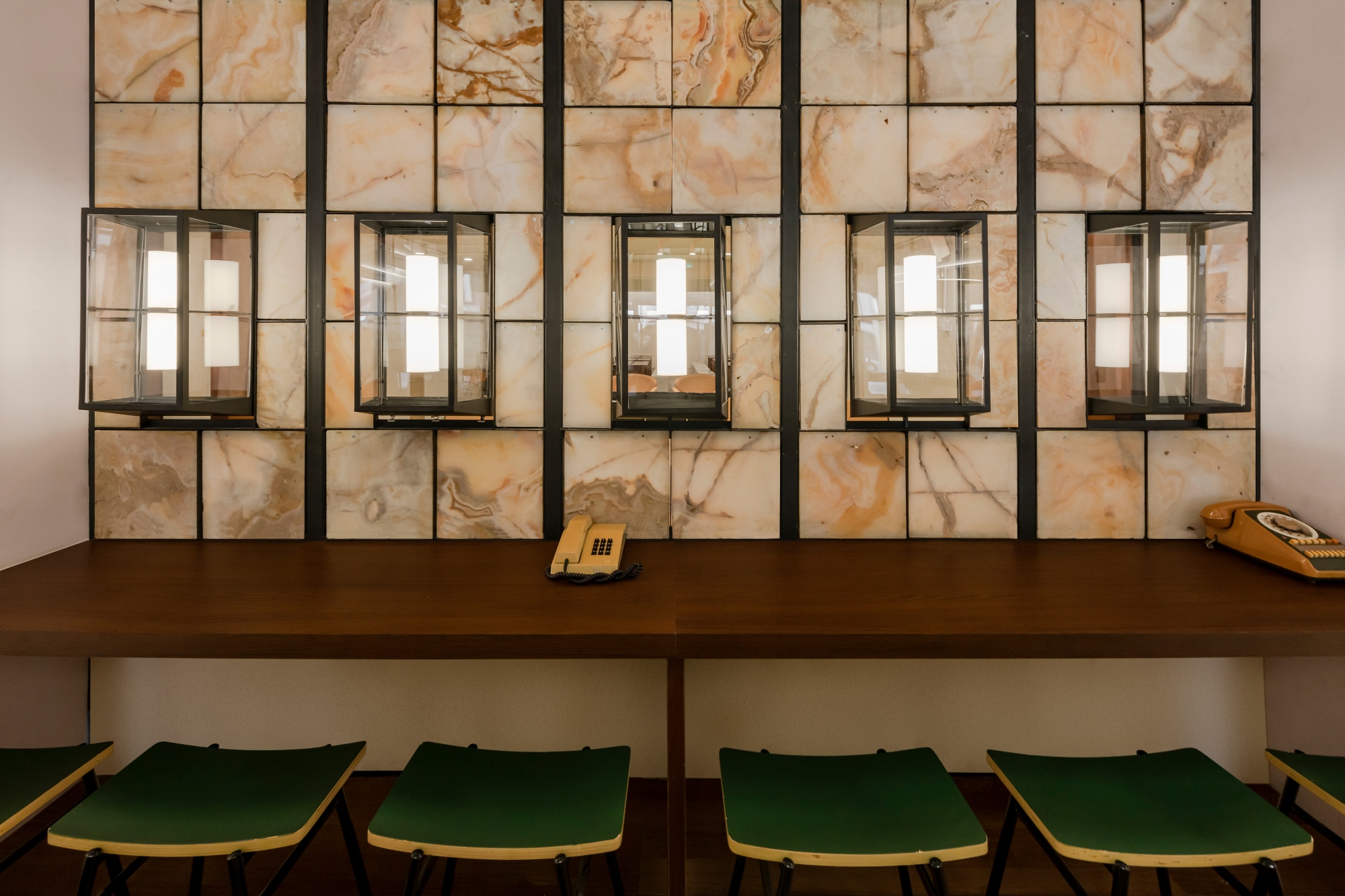 Ms. Elliot at Hock Bee - JUJURWORK - Arkitera