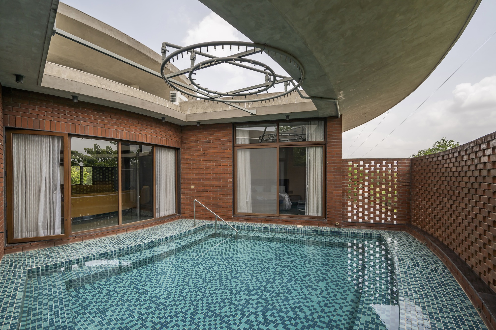 Zengin Biyoçeşitliliğin Ortasında Bir Konut: Ring House - Arkitera
