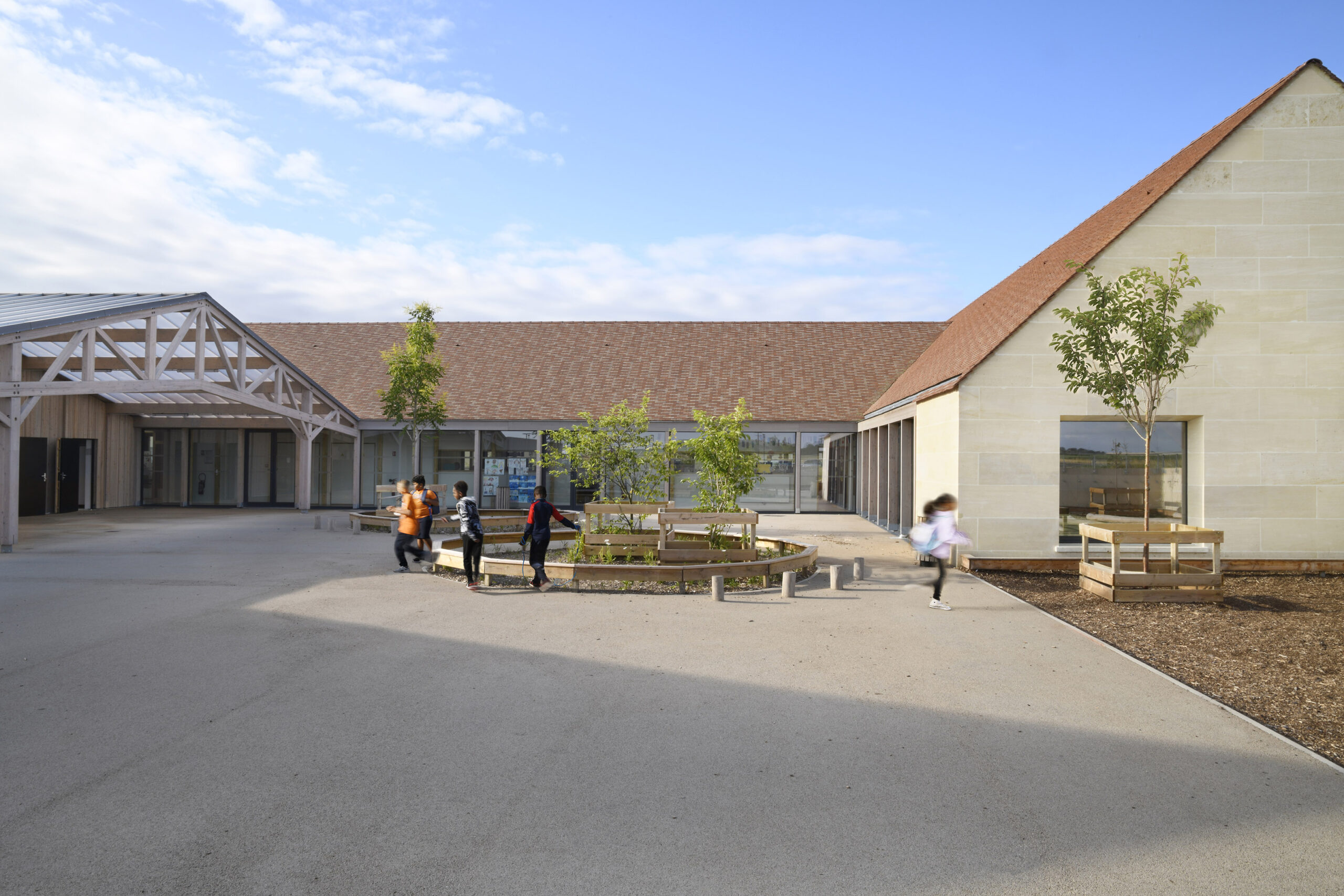 Oyun Alanı Etrafında Öğrenme: Bruyères-sur-Oise School - Arkitera