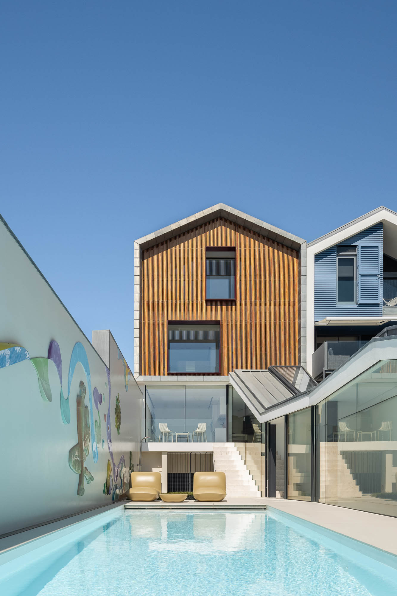 Referencing Portugal's Old Haystacks: Costa Nova House - Arkitera