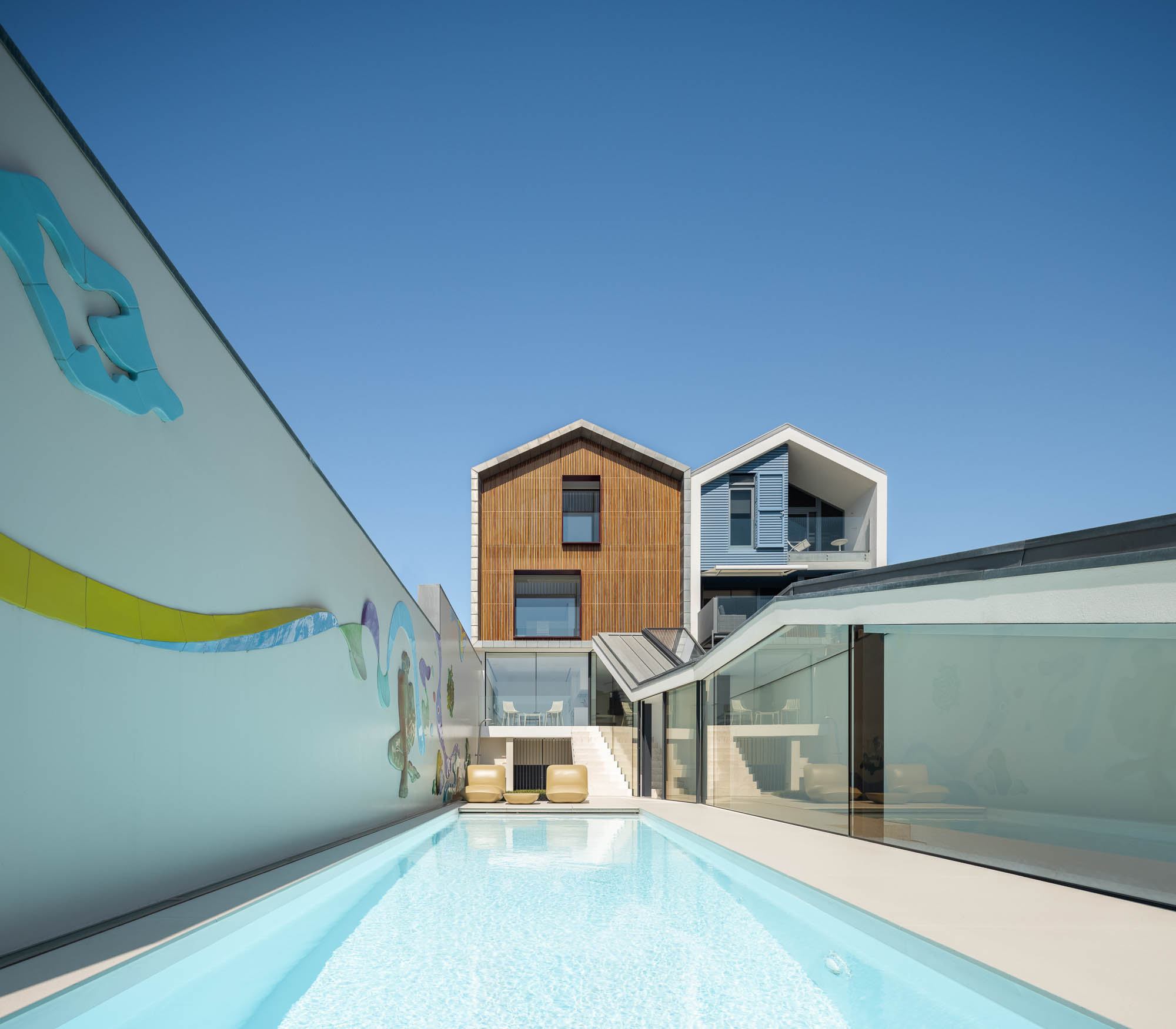 Referencing Portugal's Old Haystacks: Costa Nova House - Arkitera