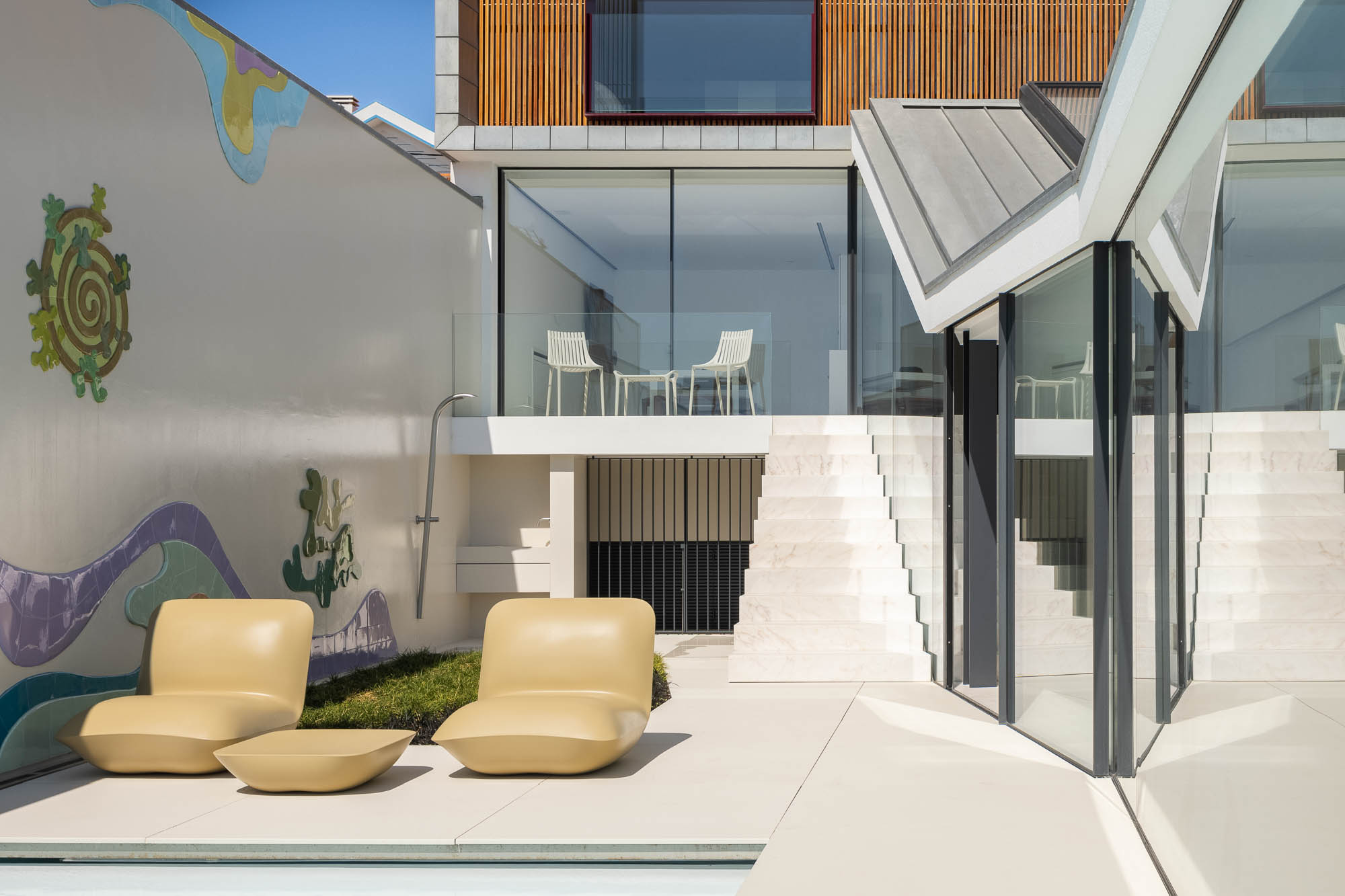 Referencing Portugal's Old Haystacks: Costa Nova House - Arkitera