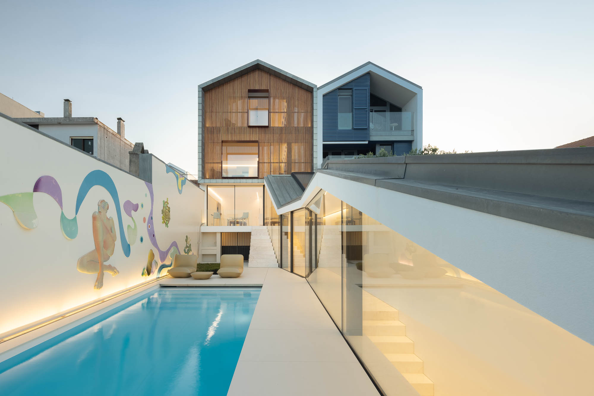 Referencing Portugal's Old Haystacks: Costa Nova House - Arkitera