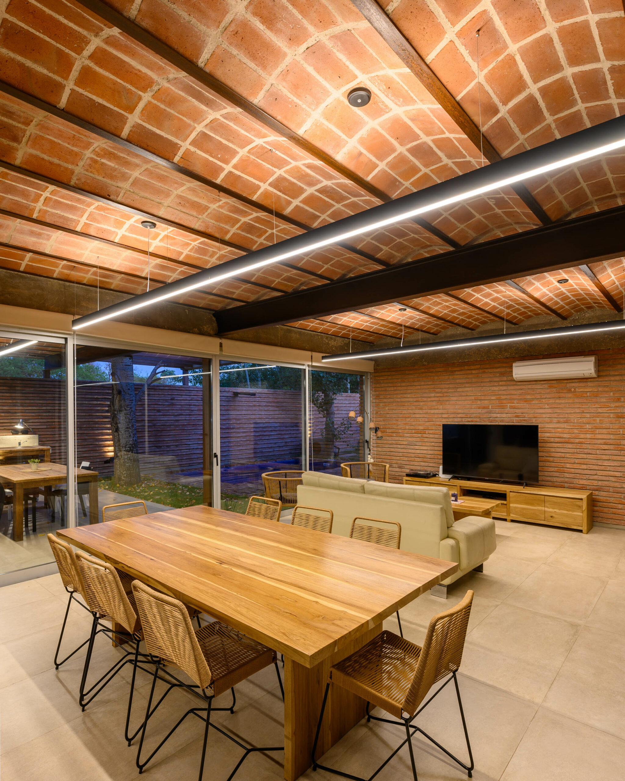 A Brick-Wrapped Haven in Cordoba: PB House - Arkitera