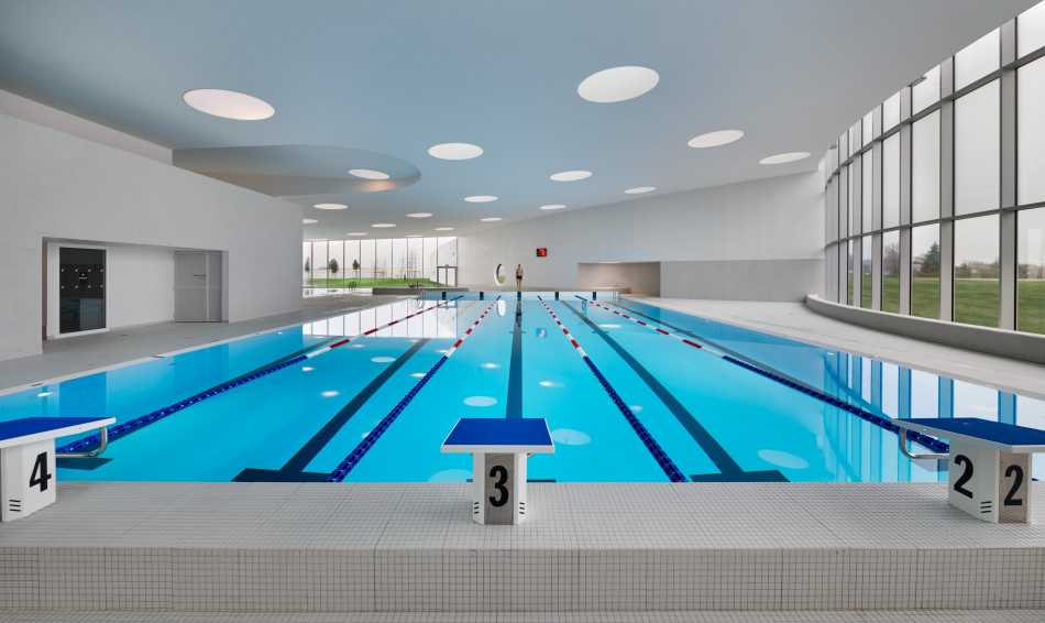 Swimming Pool Complex in Fondettes - Arkitera