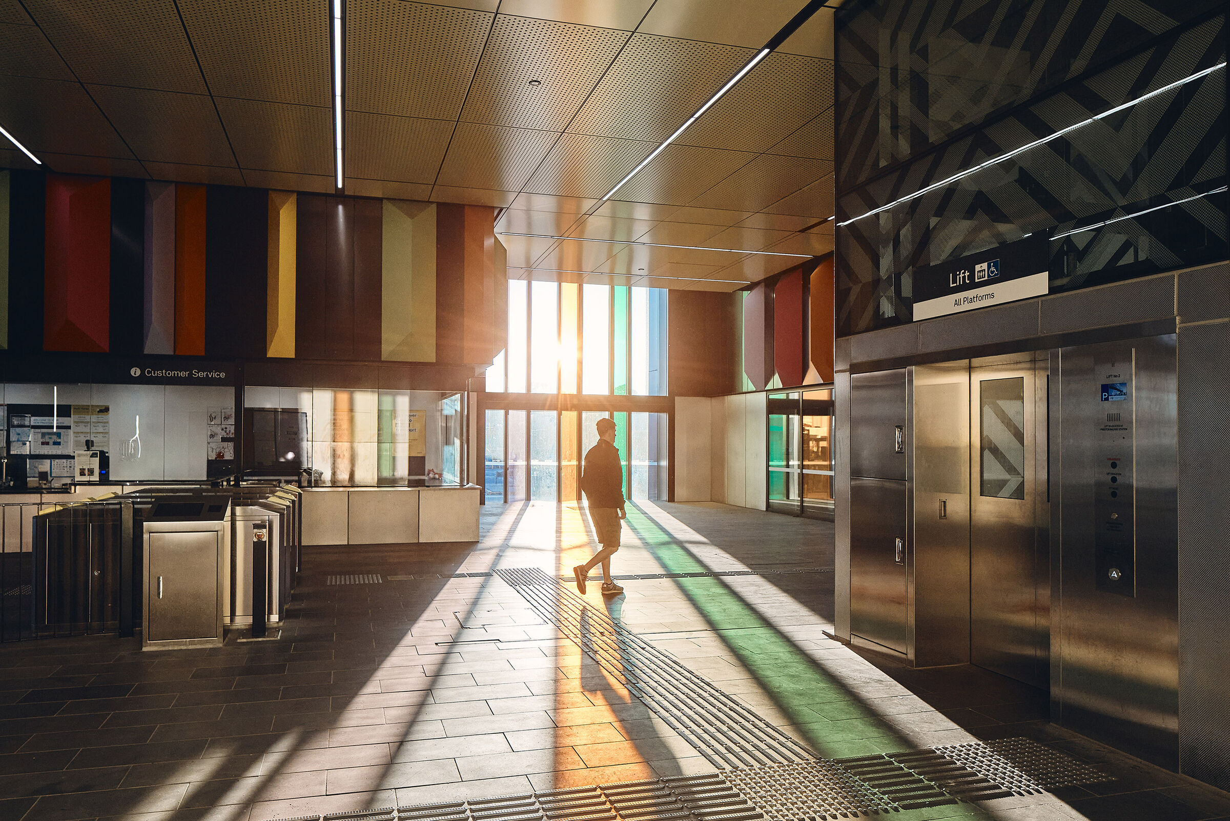 Melbourne'de Renk ve Biçimin Vurgulandığı Tren İstasyonları - Arkitera