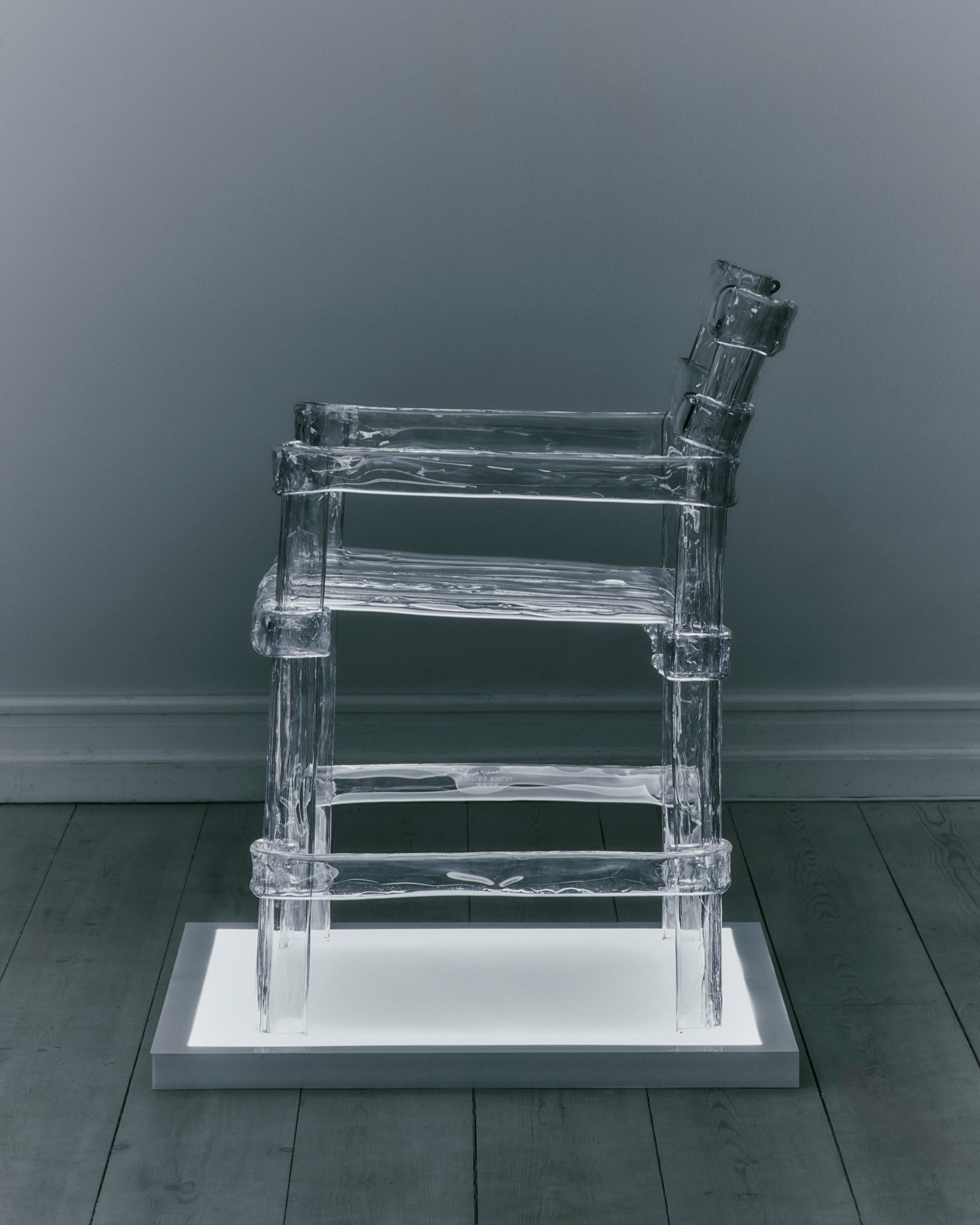 Kasper Kyster, Plastik Mobilyaları El İşçiliğiyle Üretiyor - Arkitera