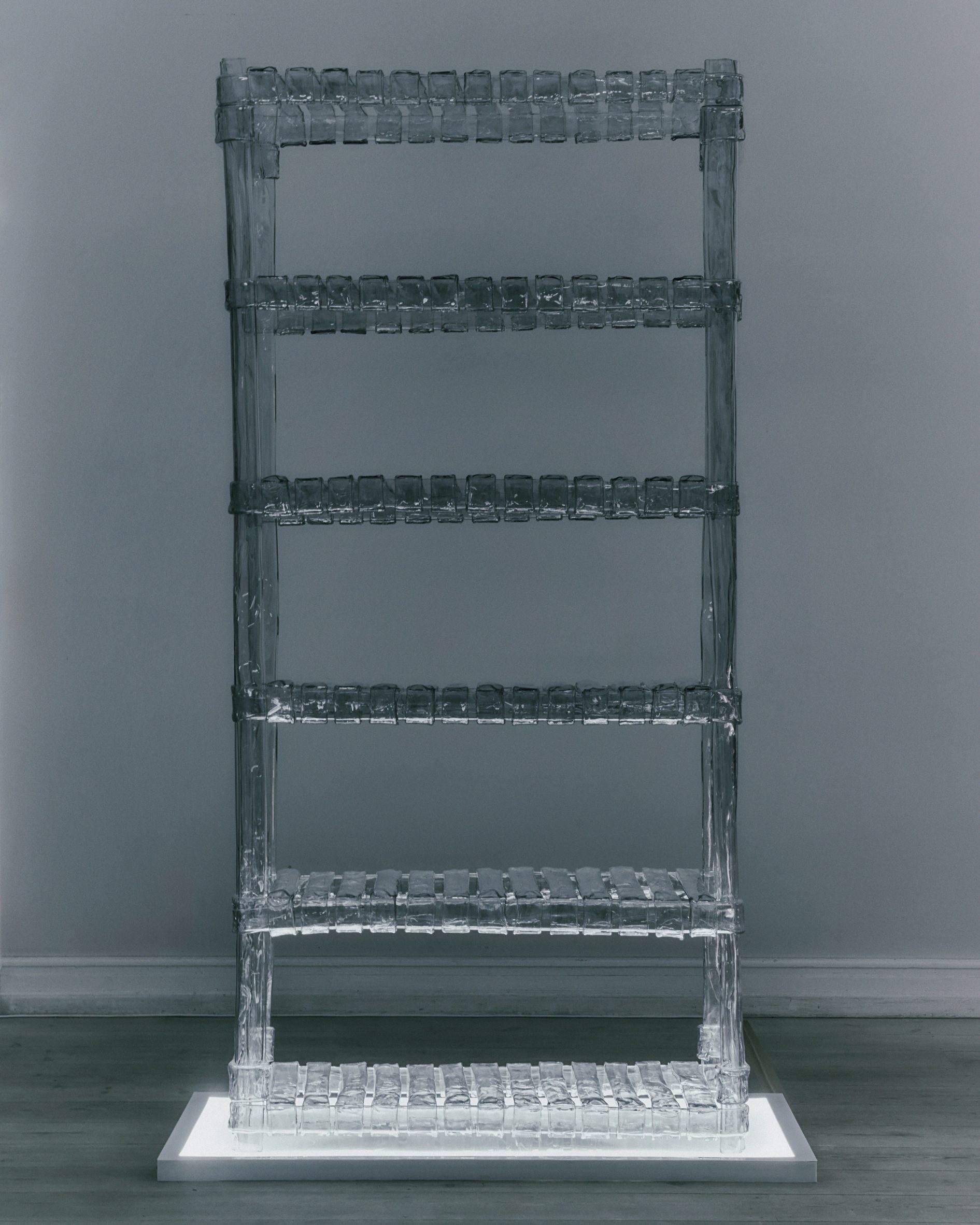 Kasper Kyster, Plastik Mobilyaları El İşçiliğiyle Üretiyor - Arkitera