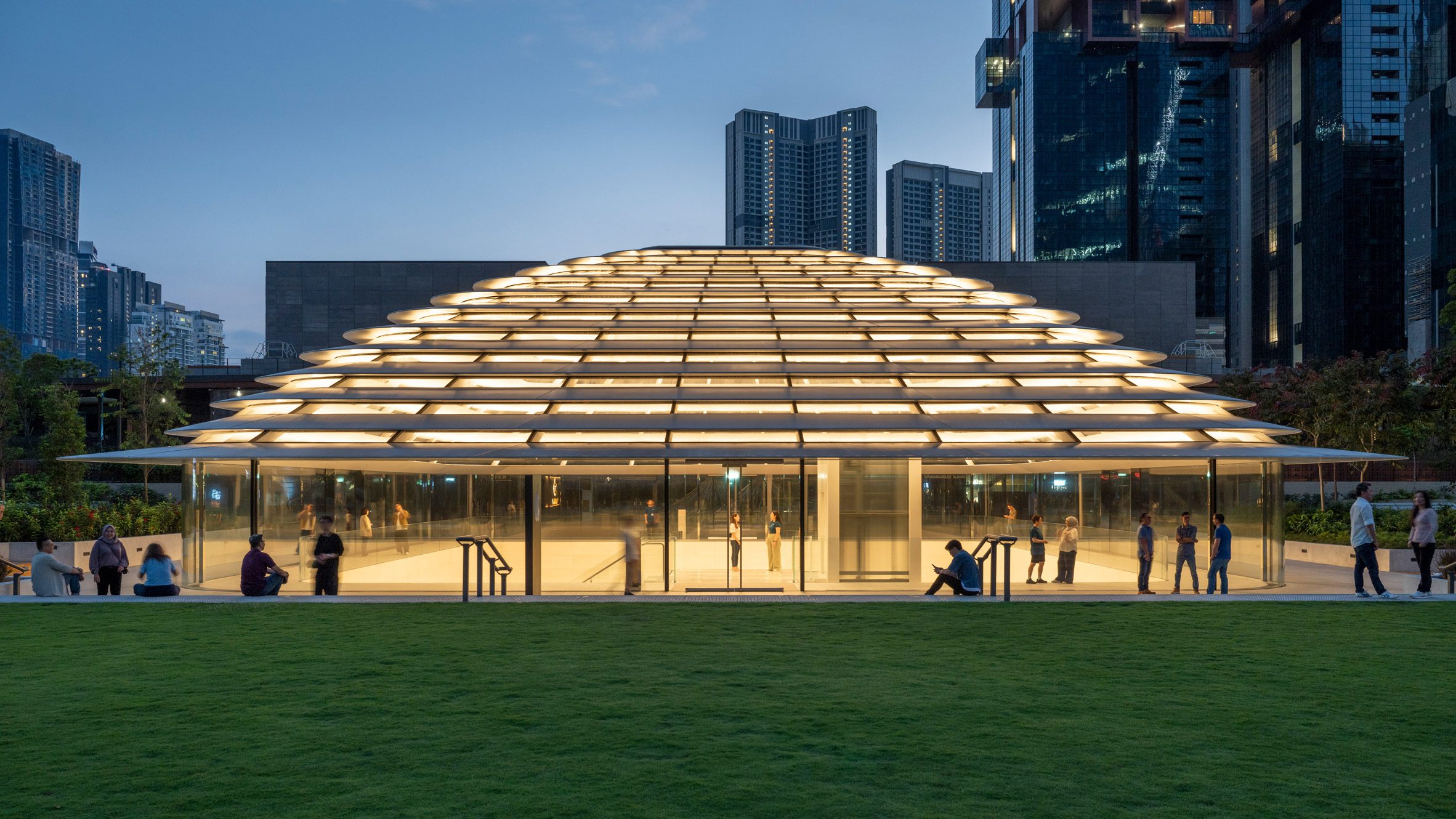 Foster+Partners imzalı Apple Store Kuala Lumpur’da Açıldı - Arkitera