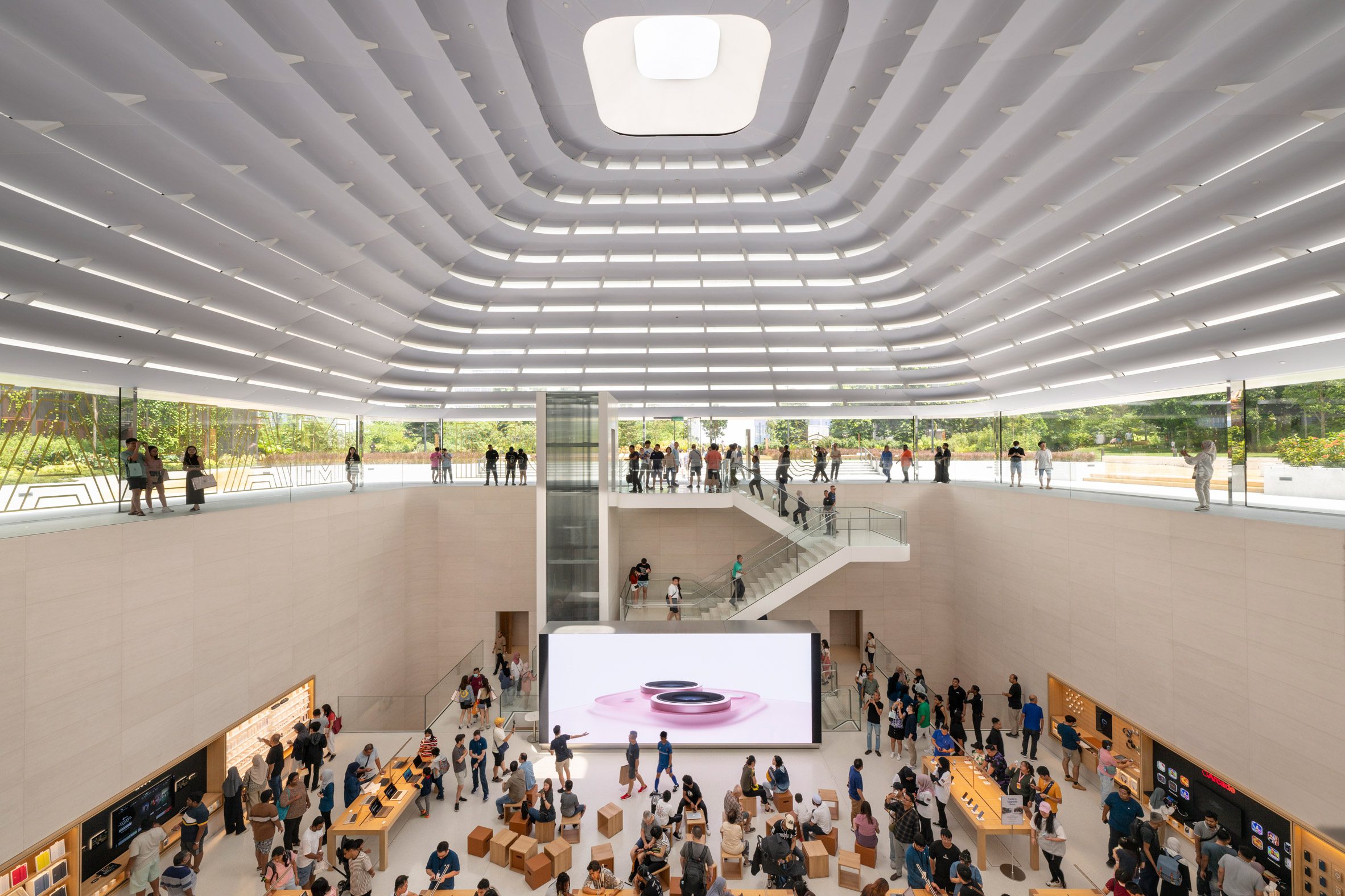 Foster+Partners imzalı Apple Store Kuala Lumpur’da Açıldı - Arkitera