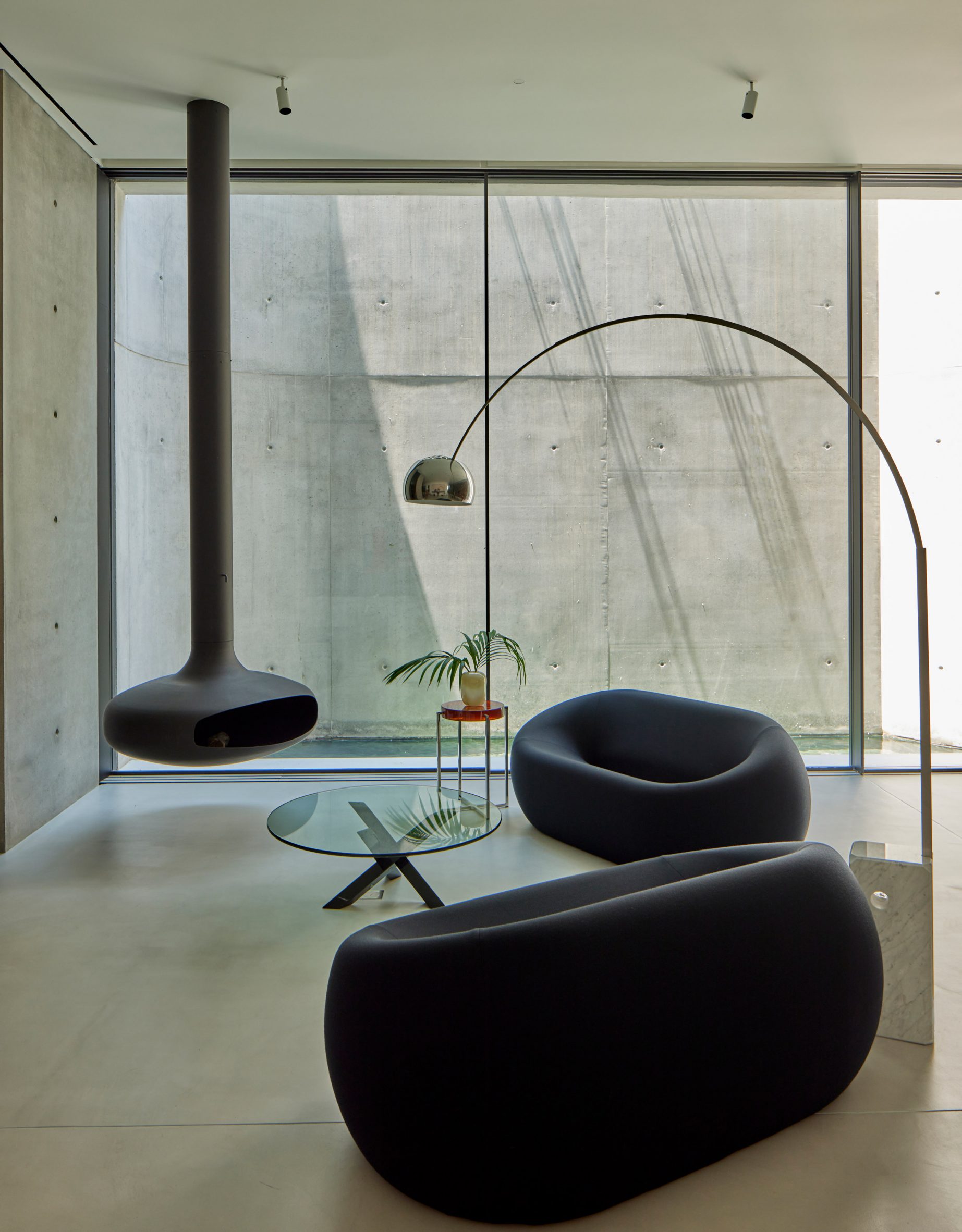 Vaha Benzeri Bahçedeki Monolitik Konut: Art House - Arkitera