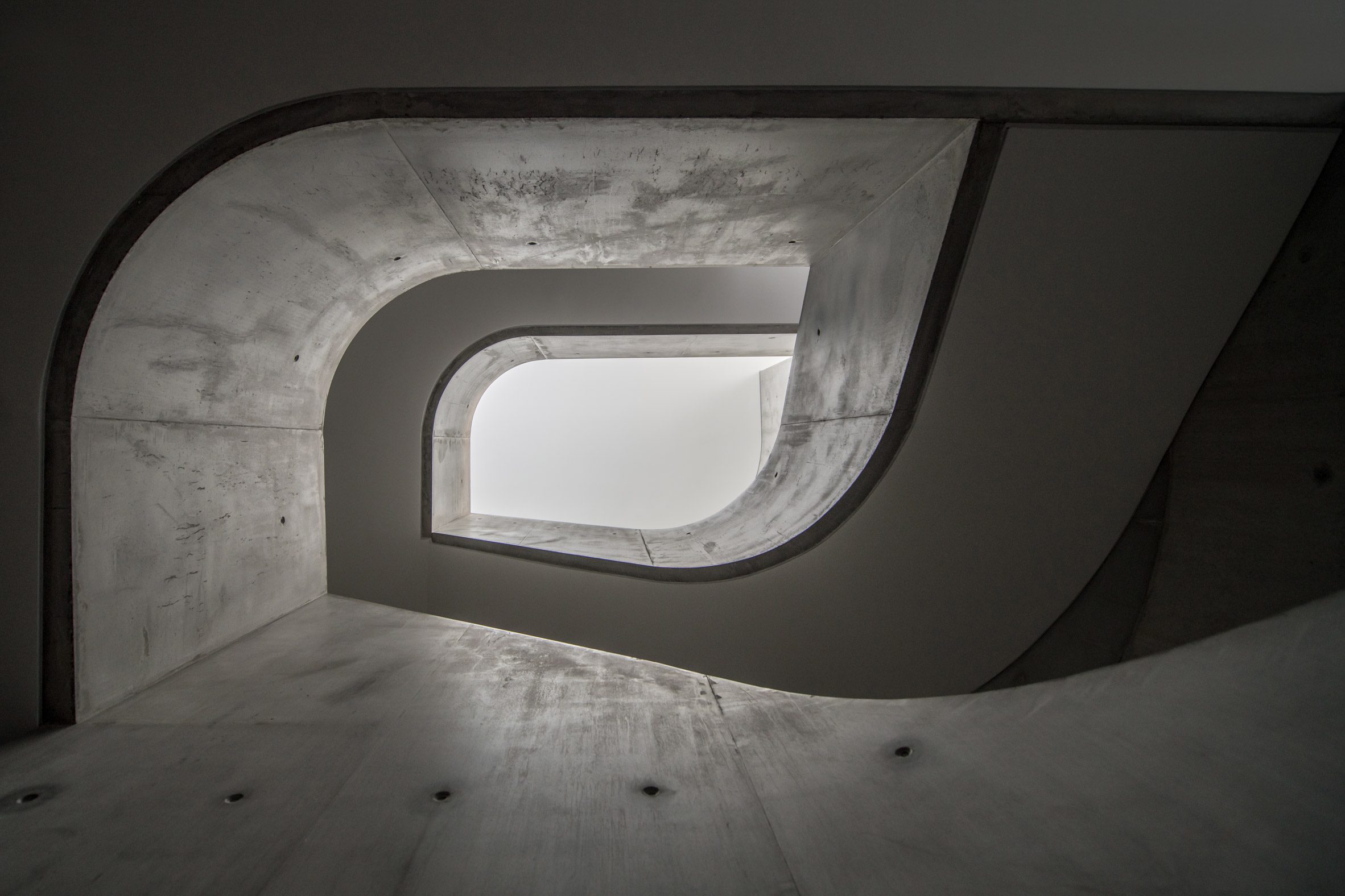 Vaha Benzeri Bahçedeki Monolitik Konut: Art House - Arkitera