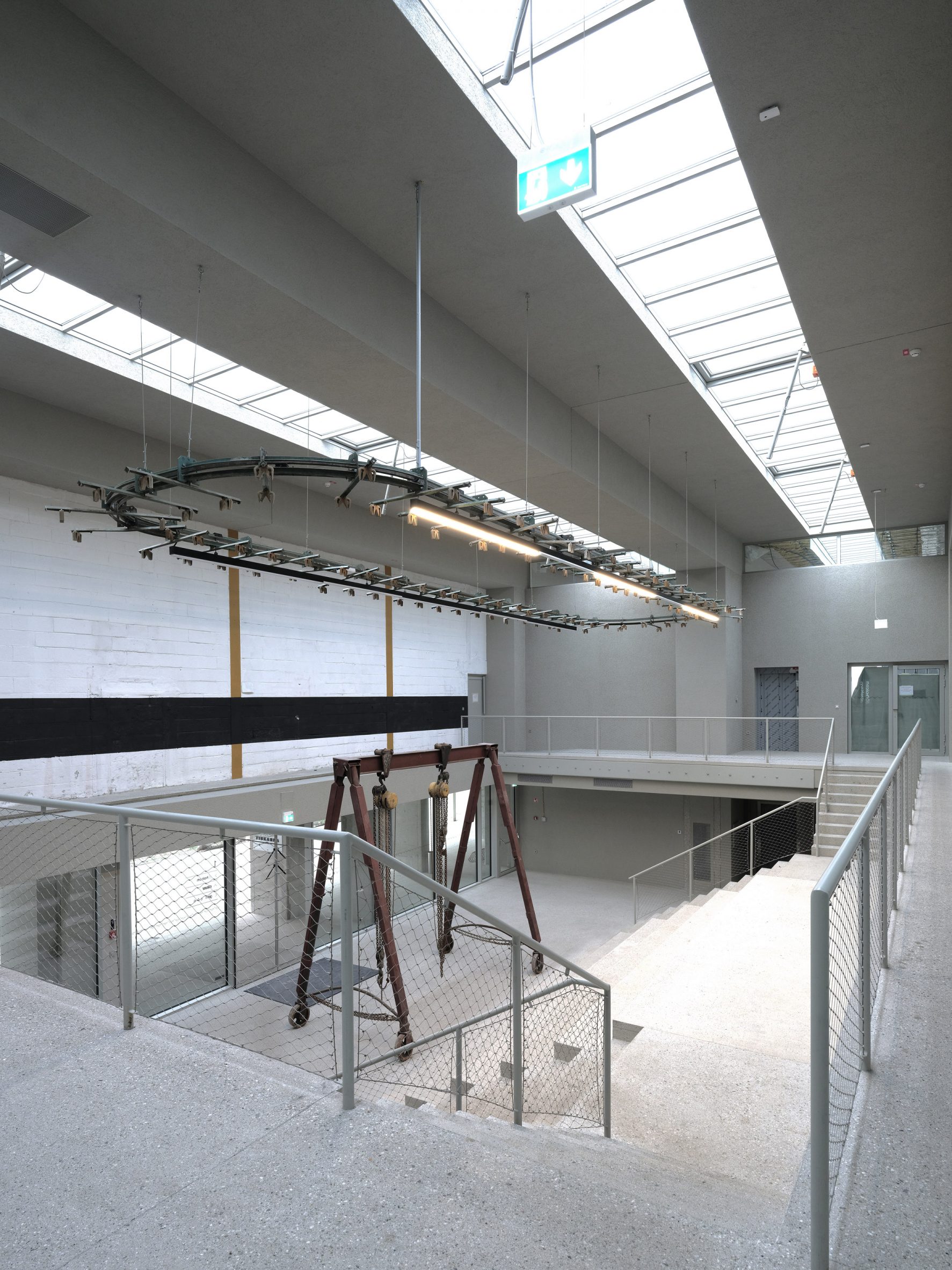 OFIS Arhitekti'den, Brütalist Basımevinin Modern Dönüşümü - Arkitera