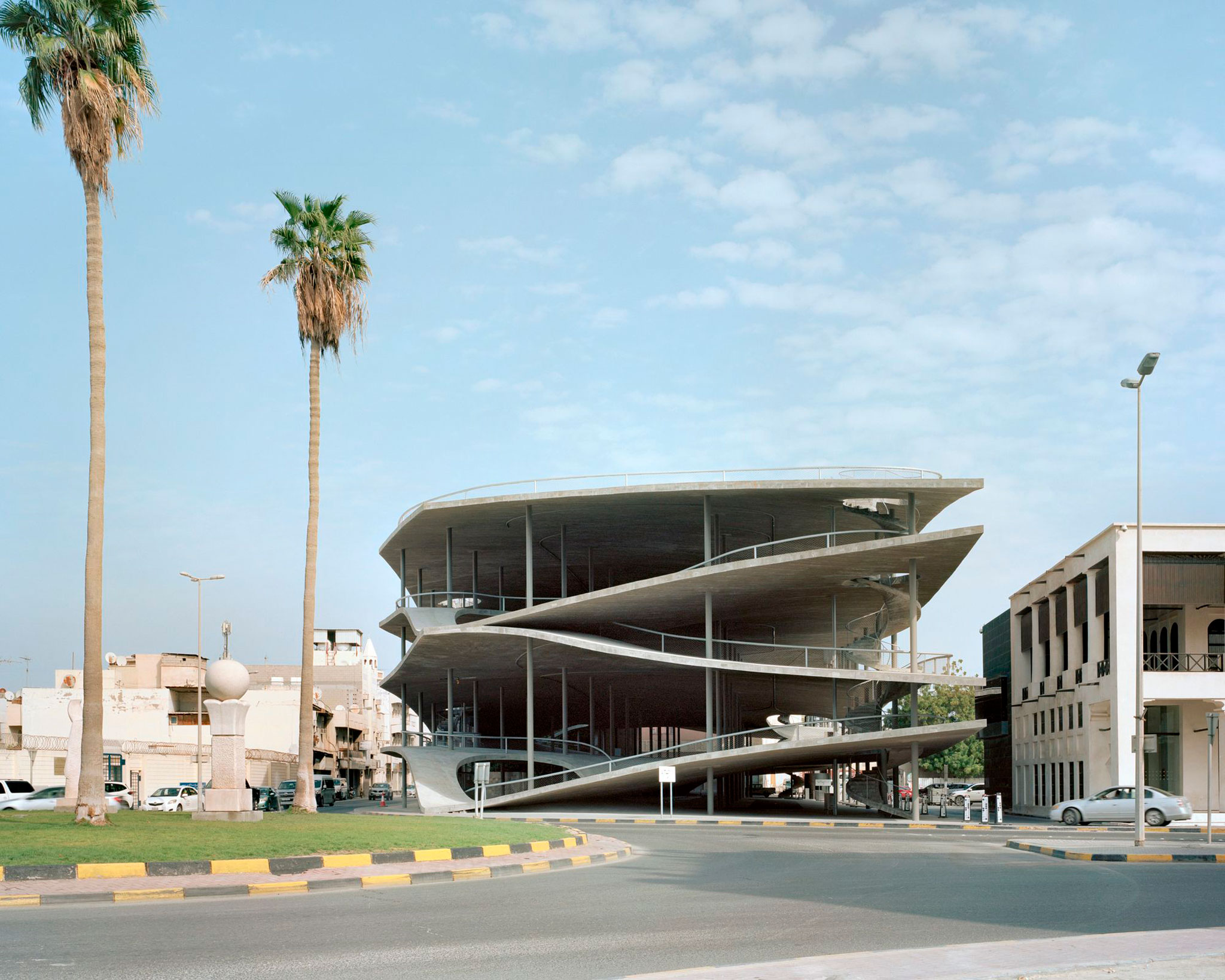 Al-Muharrak'ta Otopark Tasarımı: Four Car Parks - Arkitera