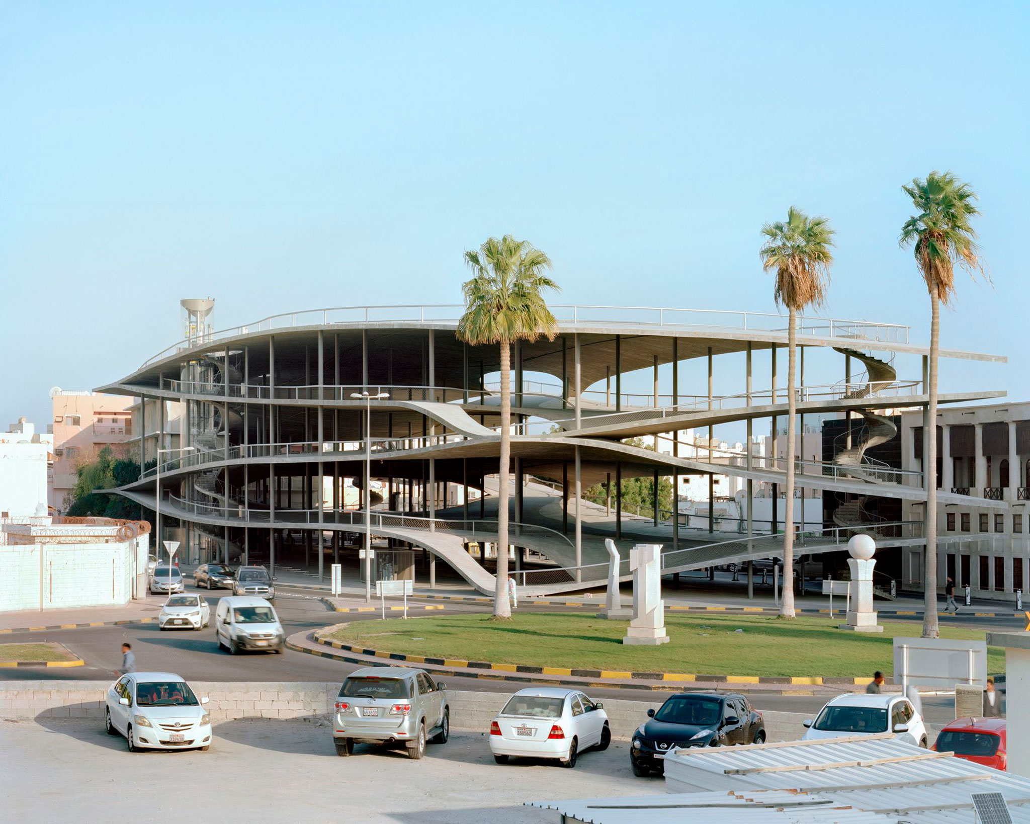 Al-Muharrak'ta Otopark Tasarımı: Four Car Parks - Arkitera